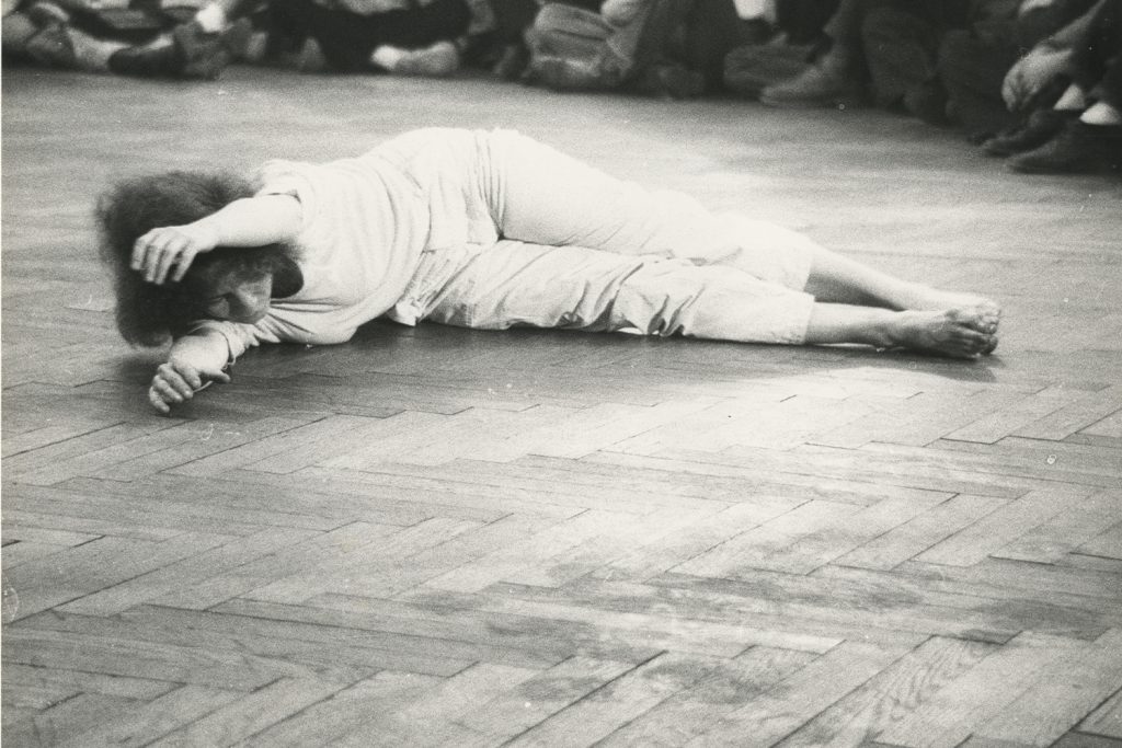 Capisco il mondo, ma a modo mio. Un dialogo con Simone Forti | | Flash Art